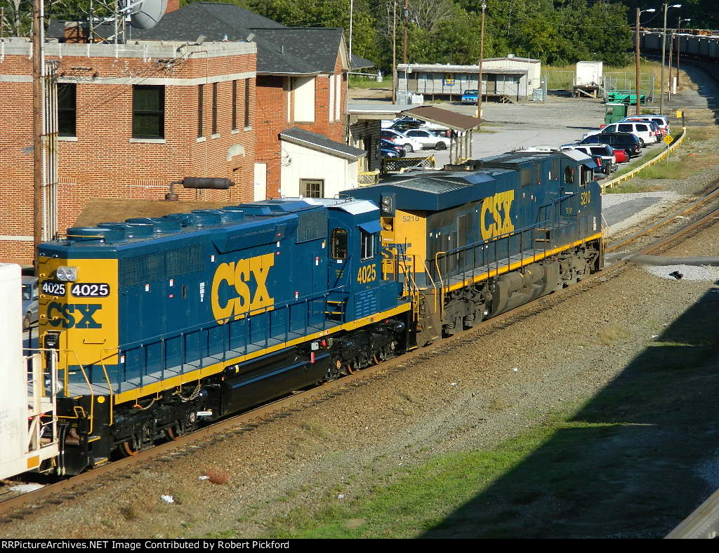 CSX 5210(ES44DC) AND 4025(SD40-3)